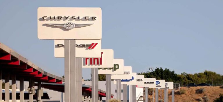 Pylon Signs | Custom Plaza Signs | Los Angeles and US-wide | Front Signs