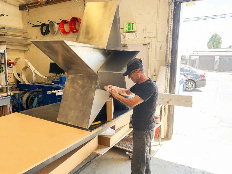 Star-shaped aluminum sign making process | Front Signs