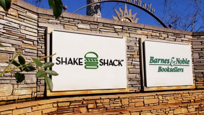 Shake Shack outdoor branding with 3D letters | Front Signs