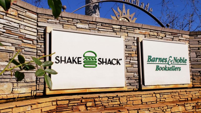 Shake Shack outdoor branding with 3D letters | Front Signs