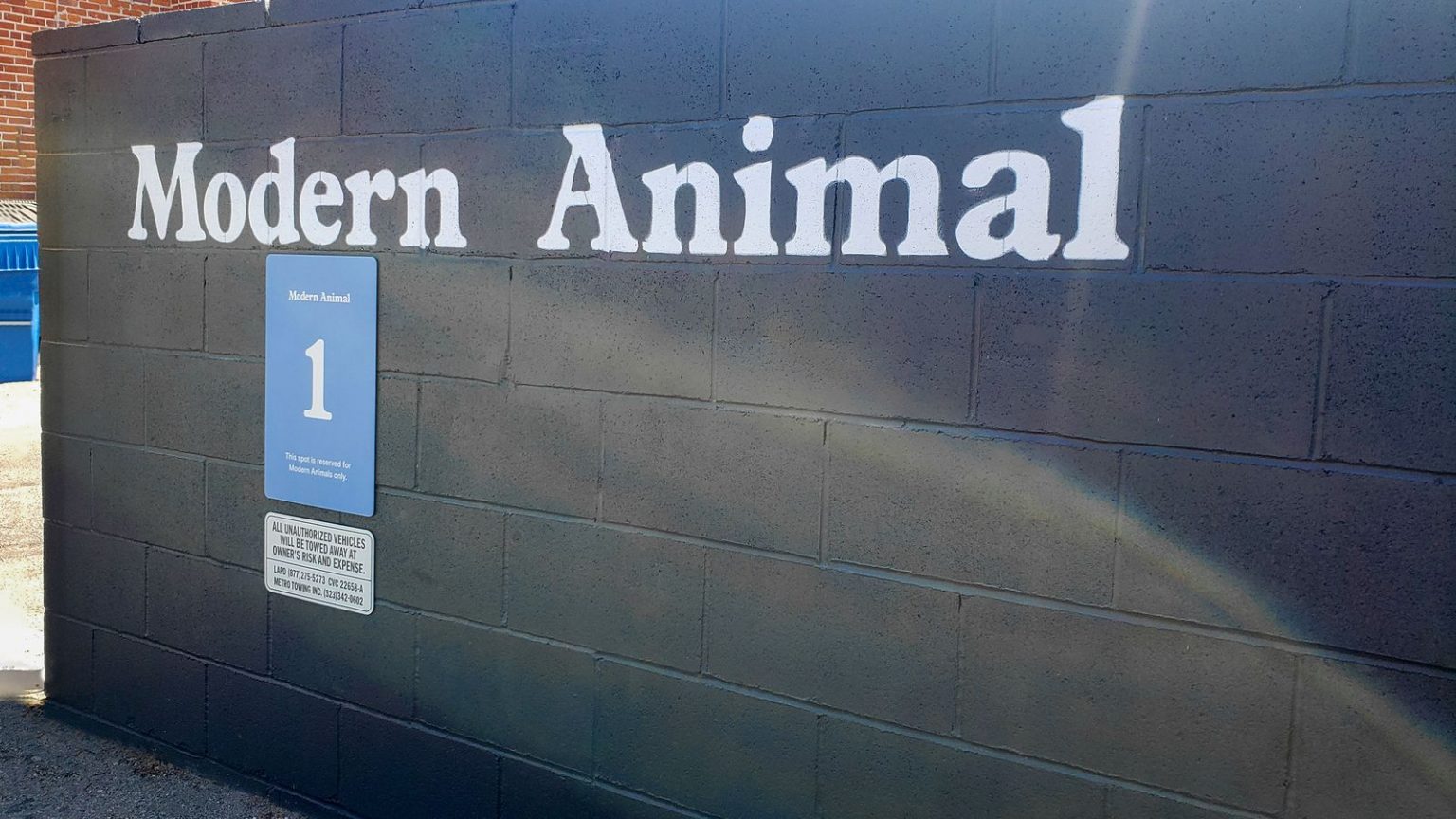 Modern Animal composite aluminum signage | Front Signs