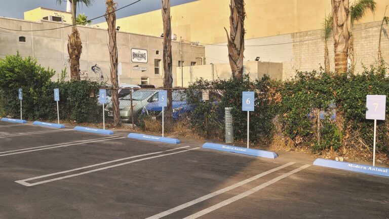 Modern Animal free standing parking signs | Front Signs