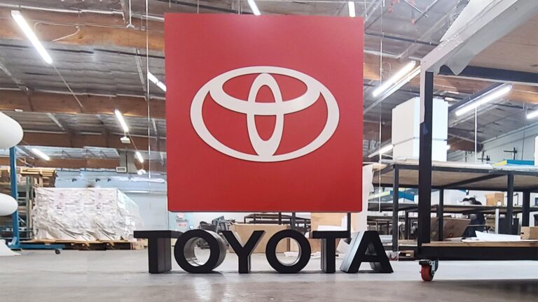 Toyota logo signage with dimensional letters | Front Signs
