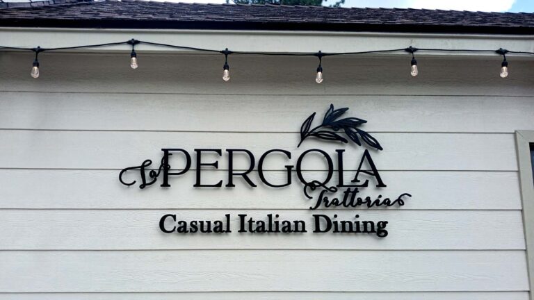 La Pergola Trattoria restaurant sign made of acrylic | Front Signs