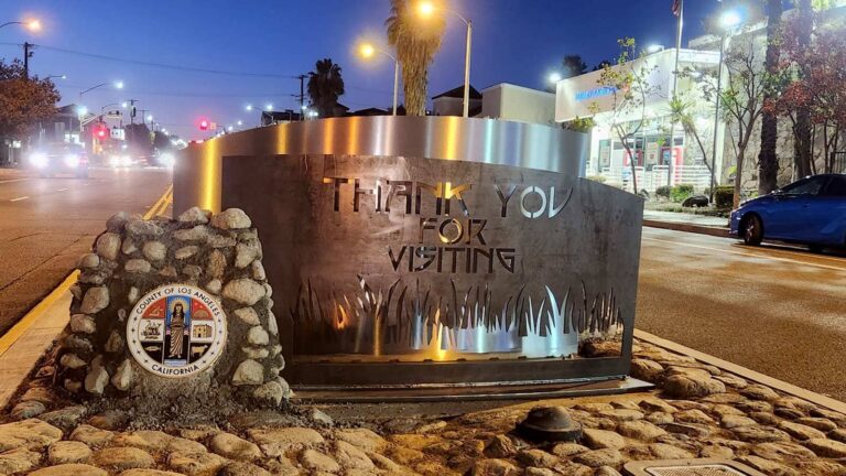 La Crescenta monument sign made of aluminum | Front Signs
