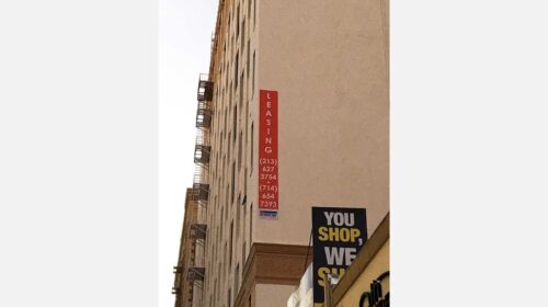 Leasing vinyl banner fixed on a building | Front Signs
