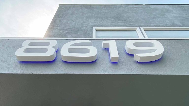 Address number sign with backlit letters | Front Signs