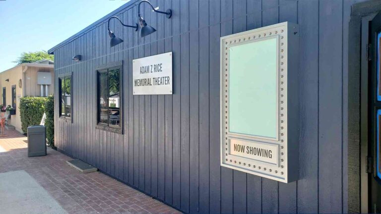 Custom theater signs made of aluminum and acrylic | Front Signs