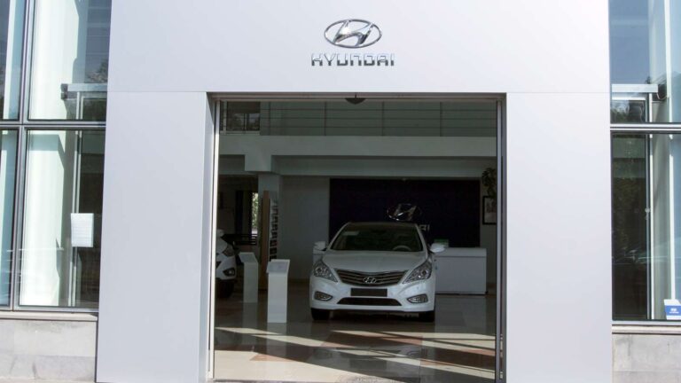 Aluminum building logo for a car company Hyundai | Front Signs