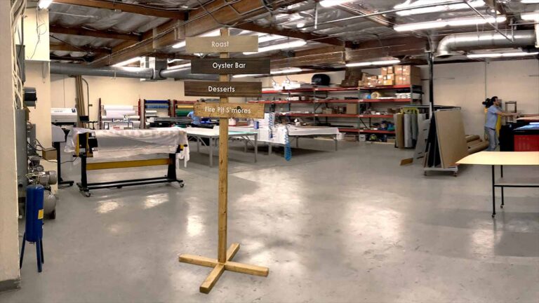 Wooden directional sign for a restaurant | Front Signs